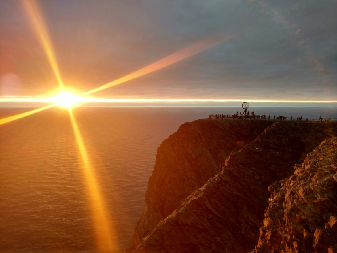 Where to see the midnight sun in Norway - Routes North